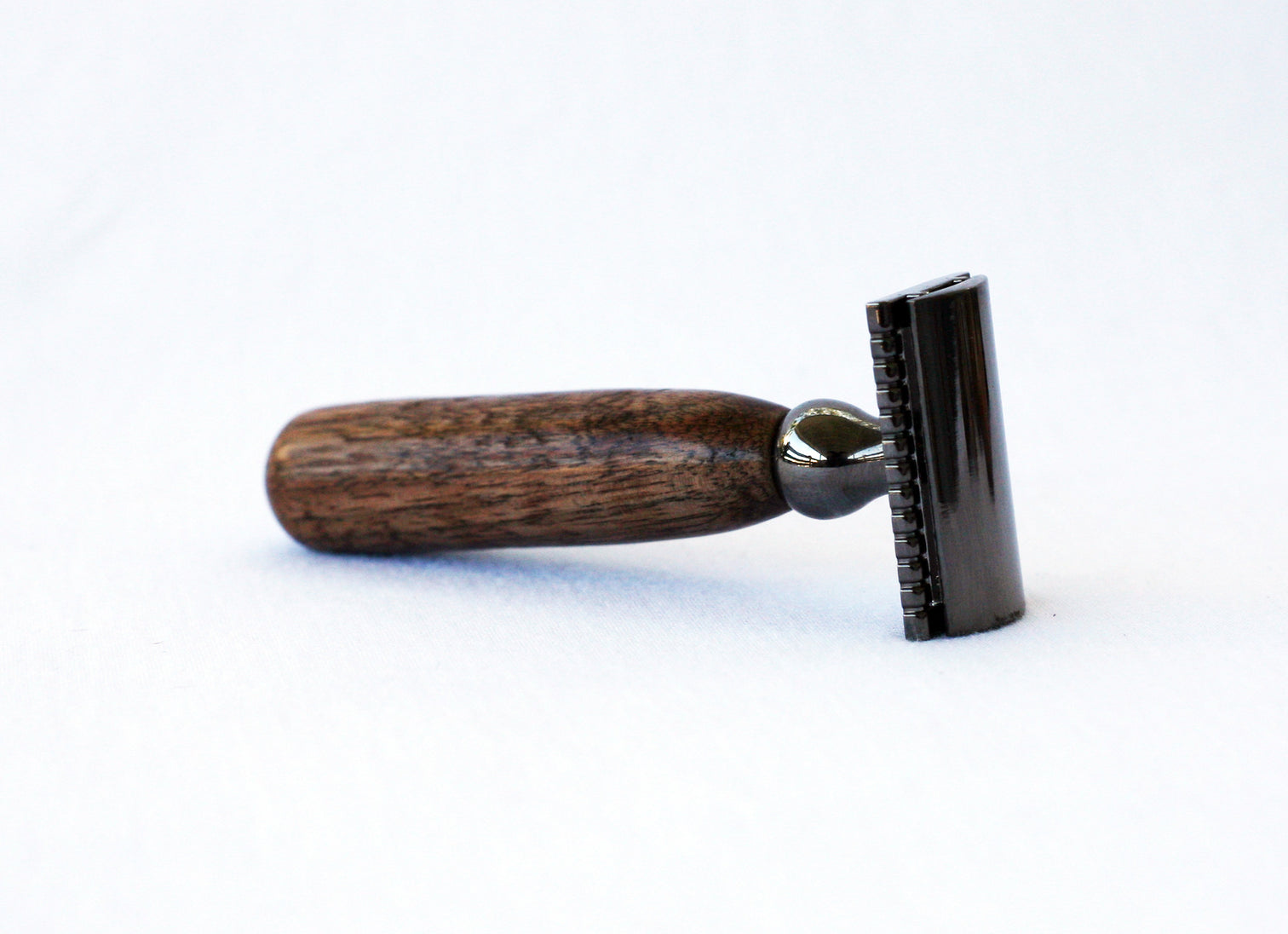 Walnut Wood Hand Crafted Shave Set with Gunmetal Safety Razor ...