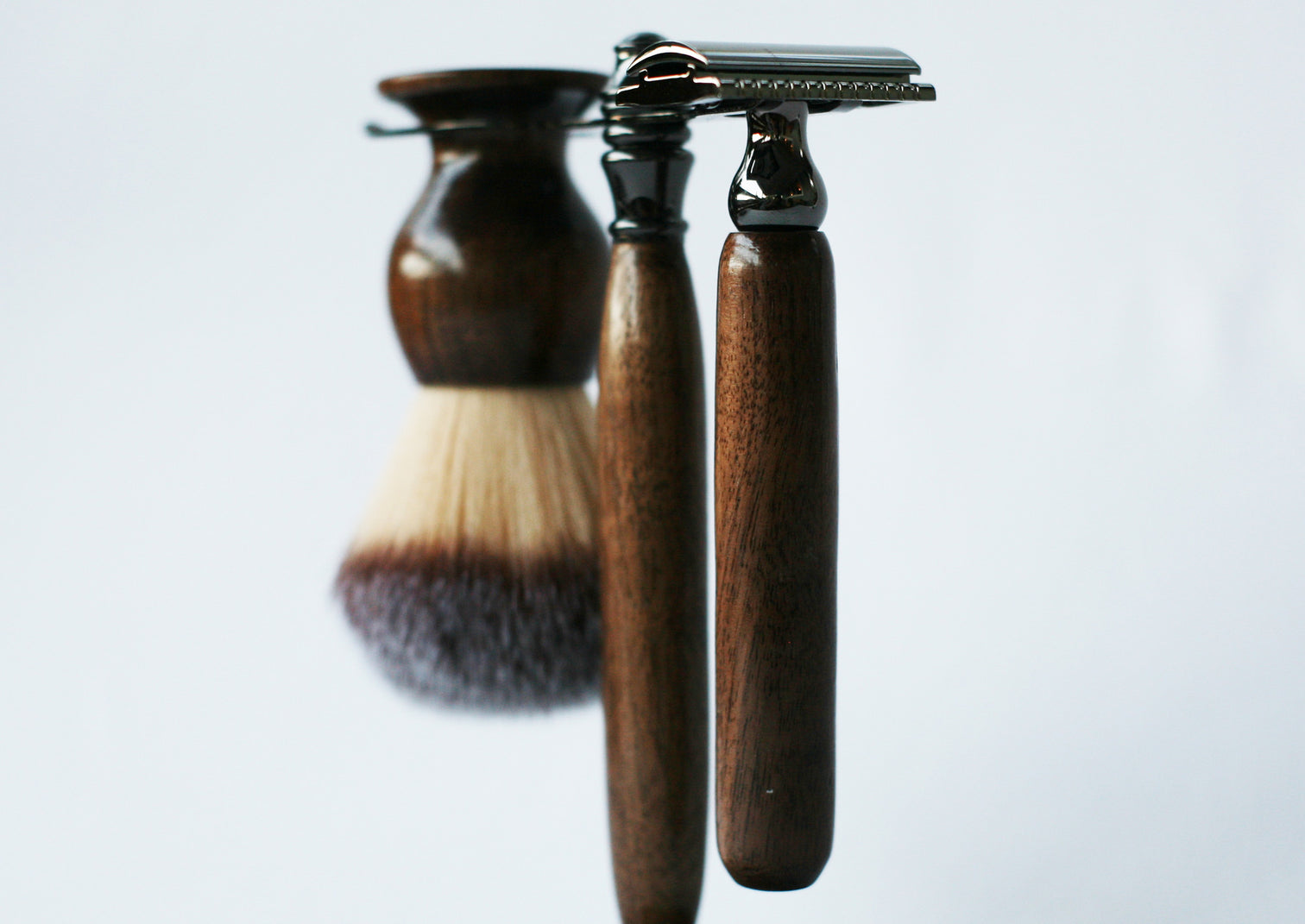 Walnut Wood Hand Crafted Shave Set with Gunmetal Safety Razor ...